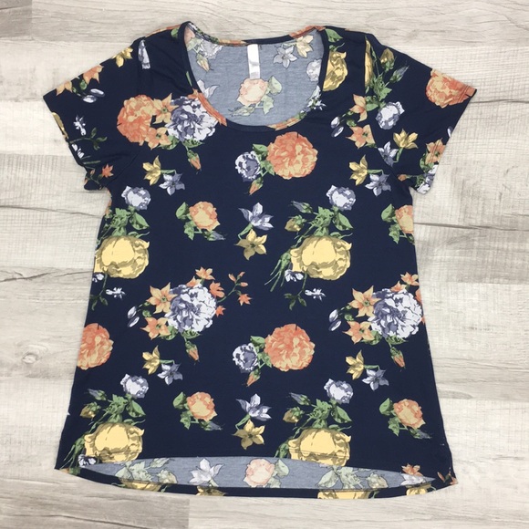 LuLaRoe | Tops | Lularoe Classic T | Poshmark